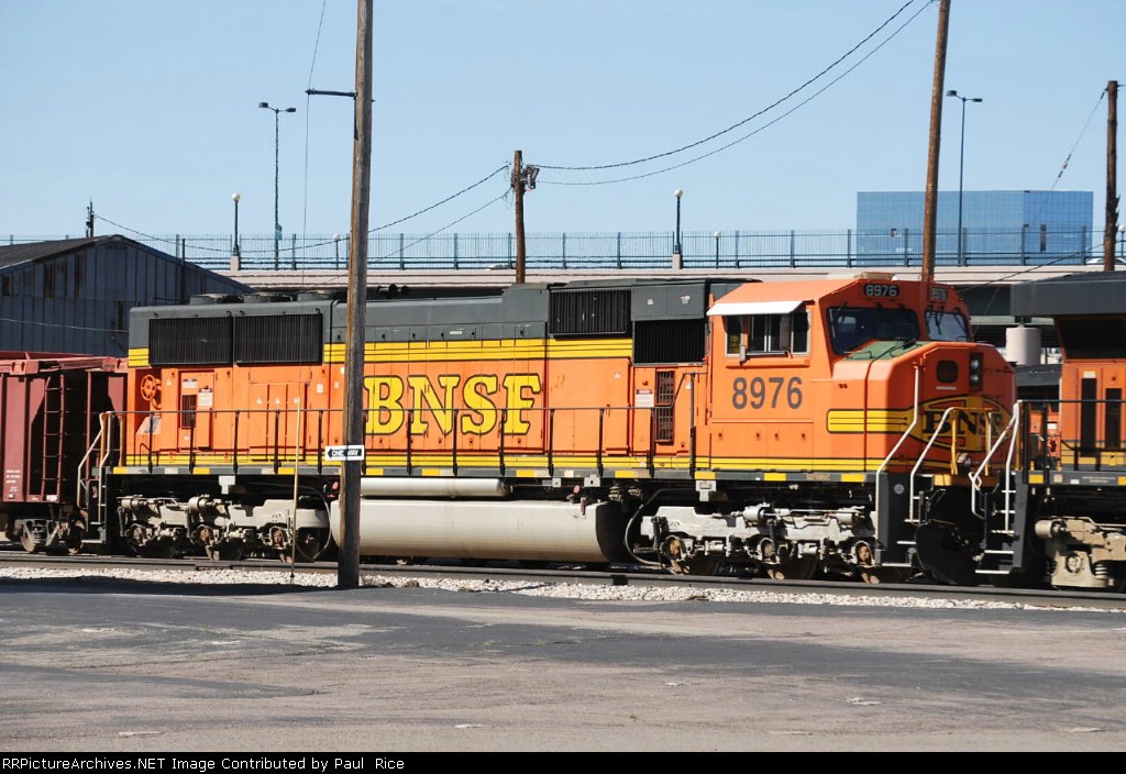BNSF 8976
